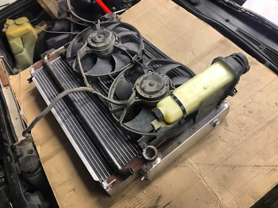 Цельно аллюминиевый радиатор е34 м50 — BMW 5 series (E34), 2,5 л, 1995 ...