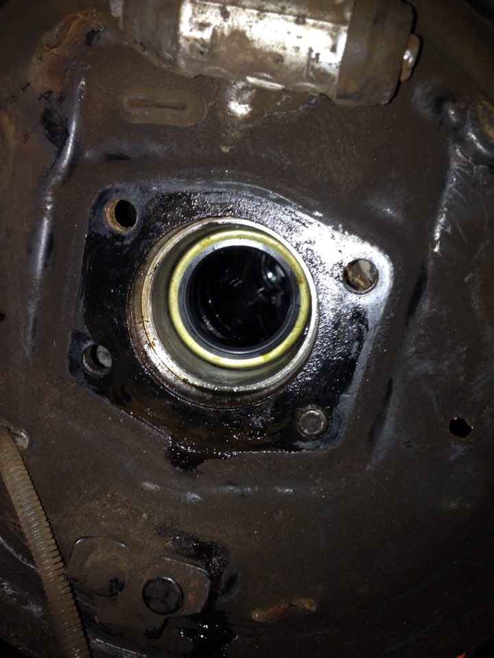 Замена сальника редуктора заднего моста. — Toyota bB (1G), 1,5 л, 2000 ...