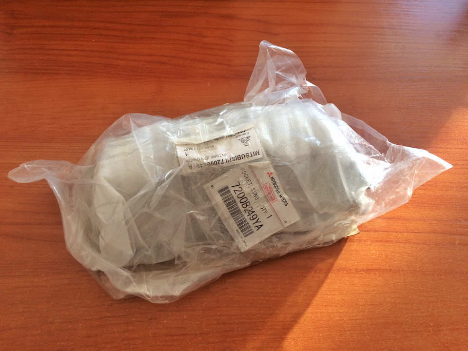 7200B249YA Отсек для солнцезащитных очков Mitsubishi | Запчасти на DRIVE2