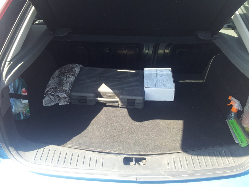 Порядок в багажнике — Ford Focus Hatchback II, 1,6 л, 2008 года ...