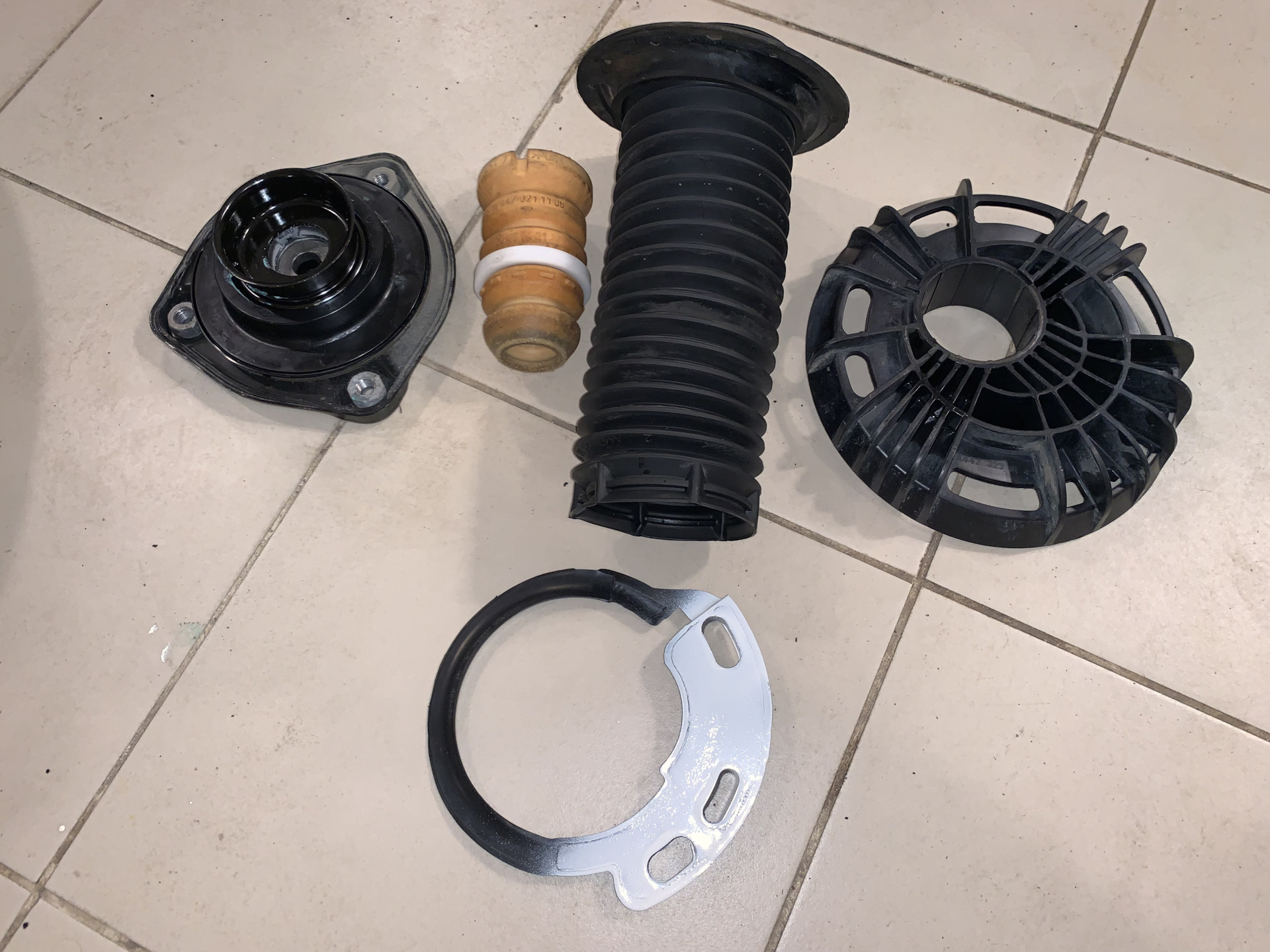 Замена передних амортизаторов — Mercedes-Benz Vito (3G), 2,1 л, 2015 ...