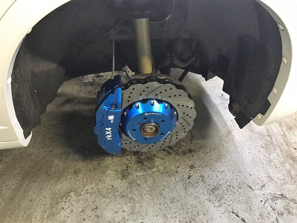 Замена тормозной системы на передней оси BMW X4 — HP-Brakes на DRIVE2