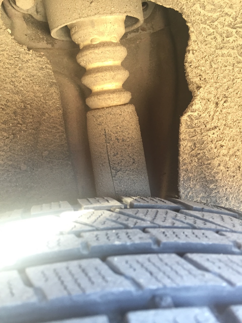 Пыльники на задние амортизаторы — Volkswagen Golf Mk5, 1,6 л, 2006 года ...
