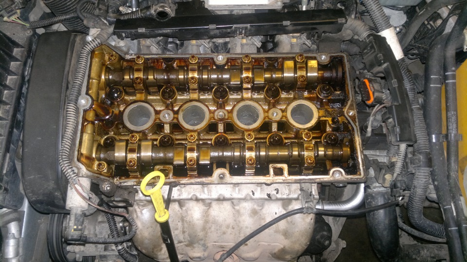 теплообменник и клапанная крышка — Opel Astra H, 1,8 л, 2007 года ...
