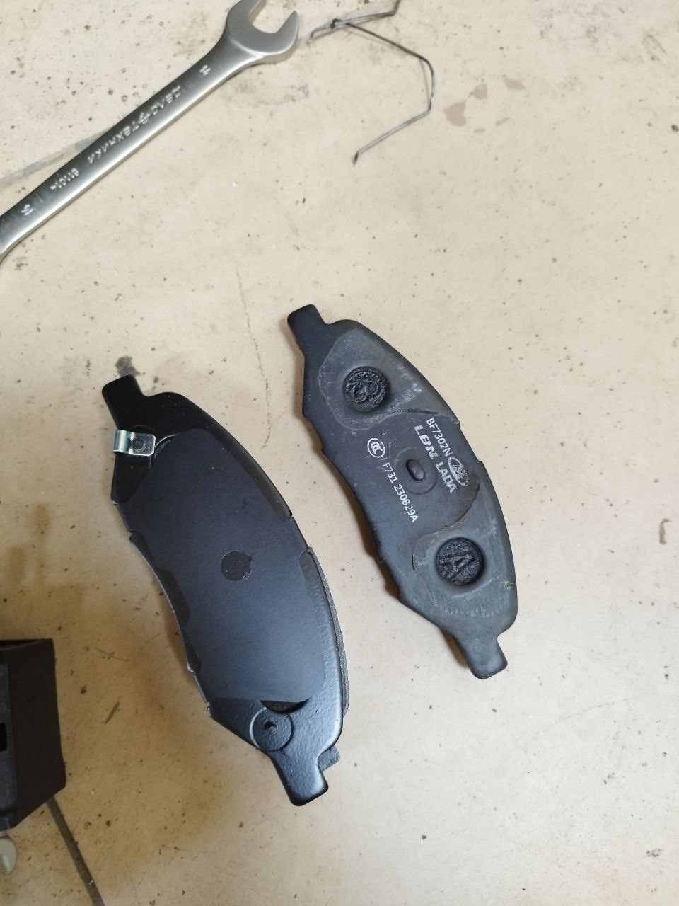 7. Свист на заре или замена передних тормозных колодок. — Lada Vesta ...