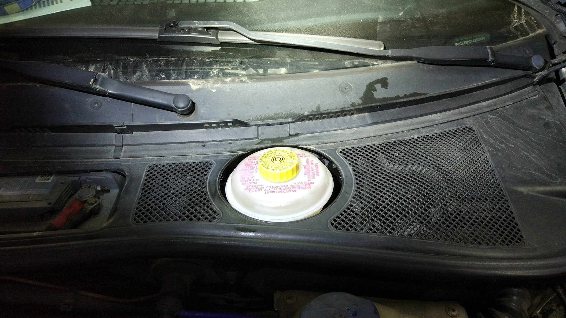 Тормоза, часть 2/5.2 Бачок тормозной жидкости — Audi A4 (B5), 1,9 л ...