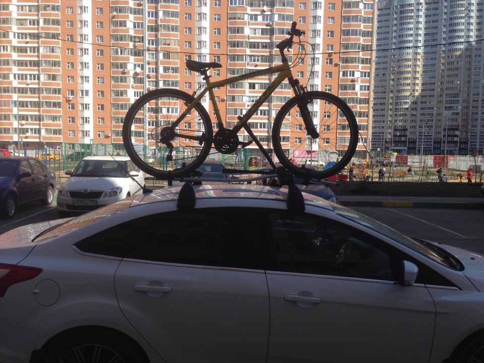 Багажник на крышу + велокрепления Thule Proride 591 — Ford Focus Sedan ...