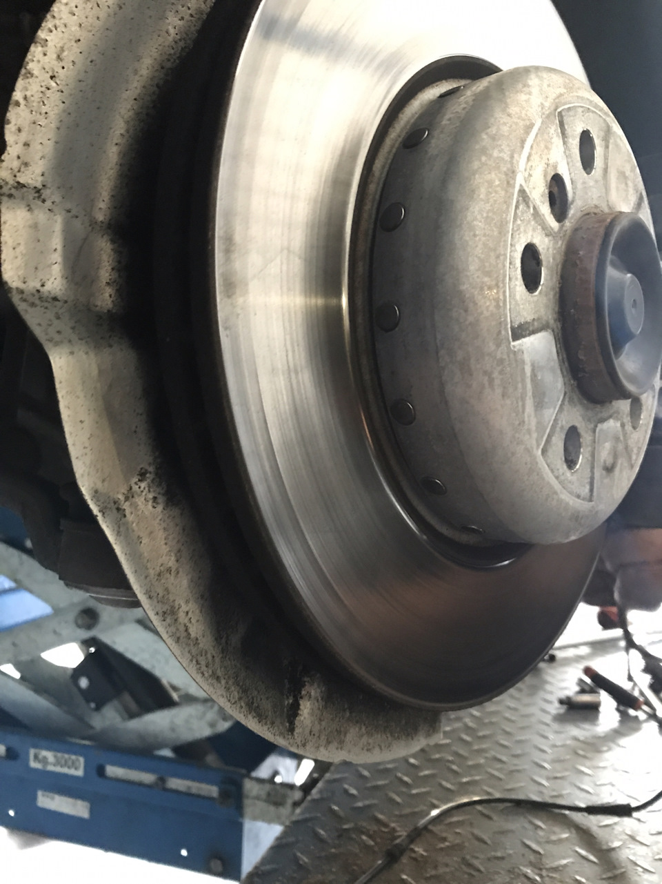 Замена тормозов на 530d/535i — BMW 5 series (F10), 2 л, 2016 года ...