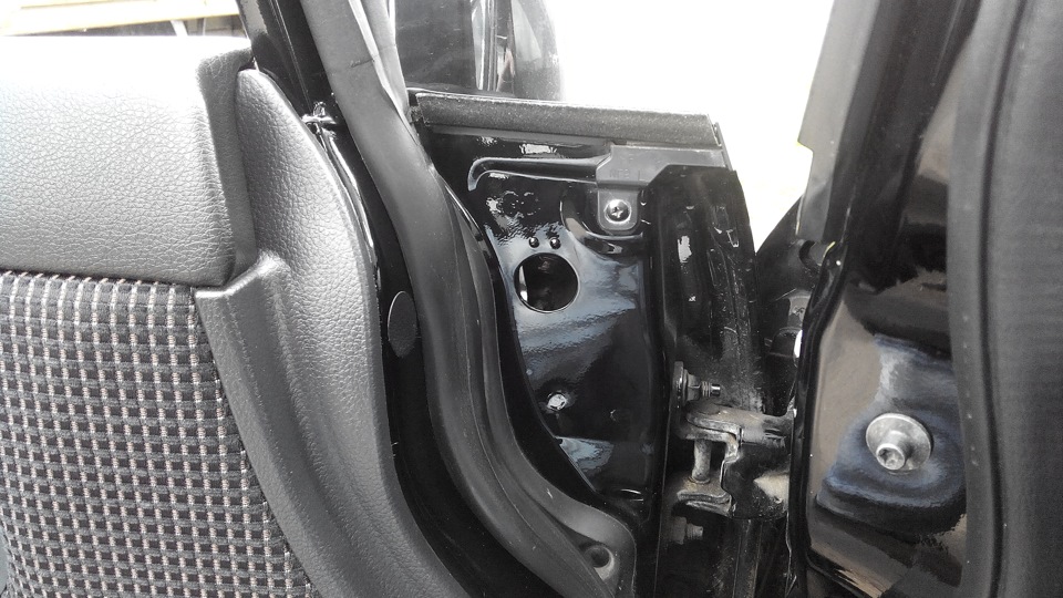 Заглушки/наклейки на дверные отверстия — Nissan Tiida (1G), 1,6 л, 2010 ...