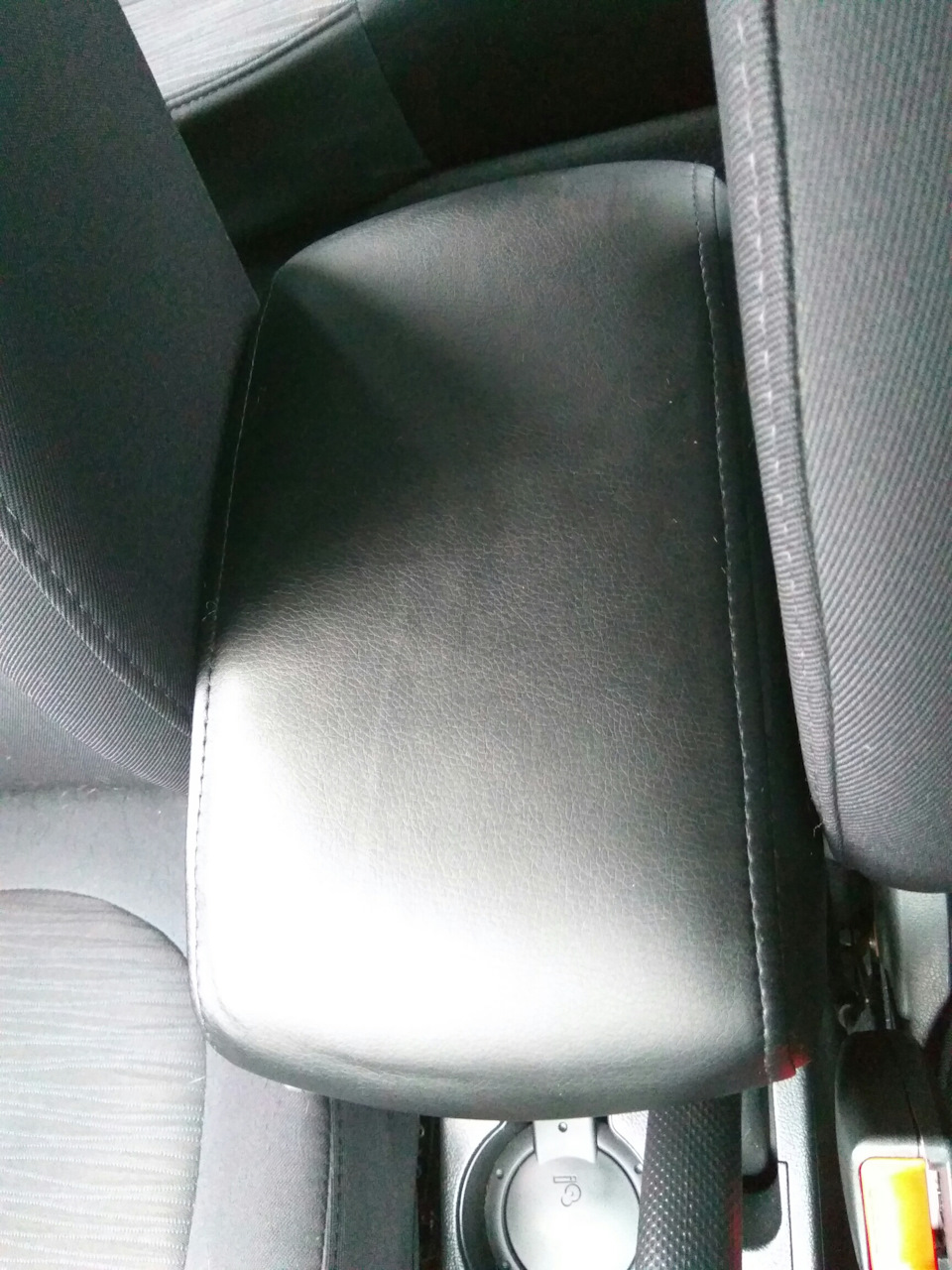 Подлокотник — Hyundai Solaris Hatchback, 1,6 л, 2016 года | аксессуары ...