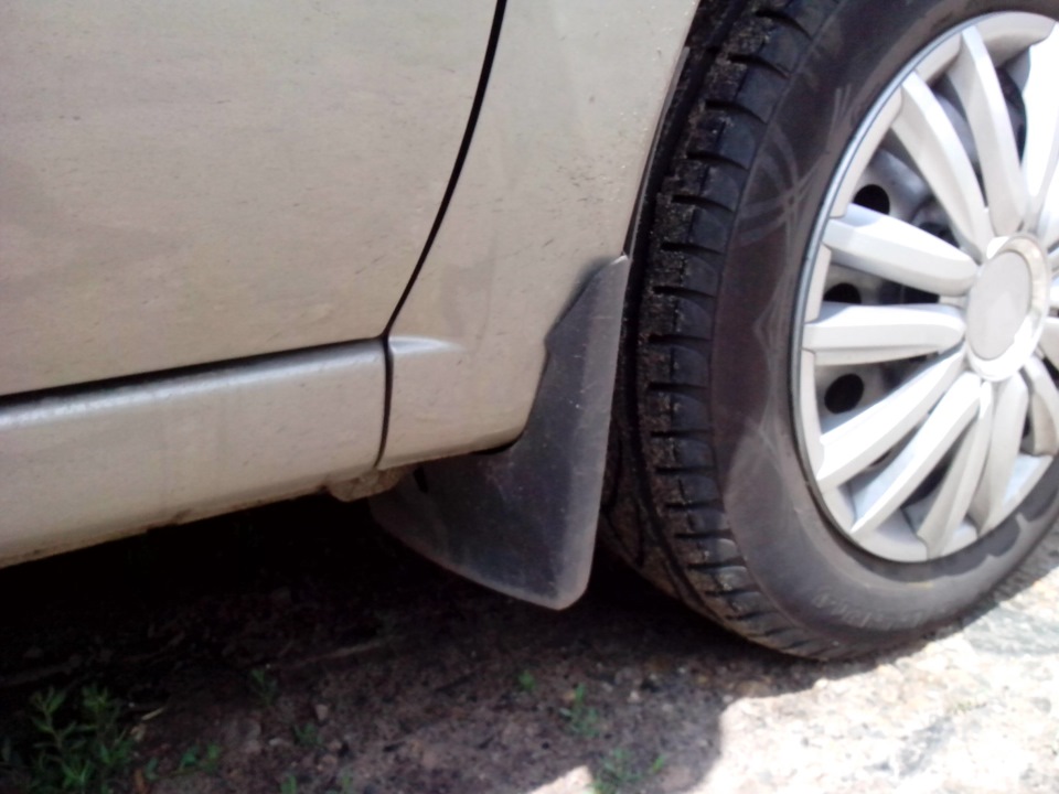уплотнители стекол и брызговики — Lada Гранта (1G), 1,6 л, 2013 года ...