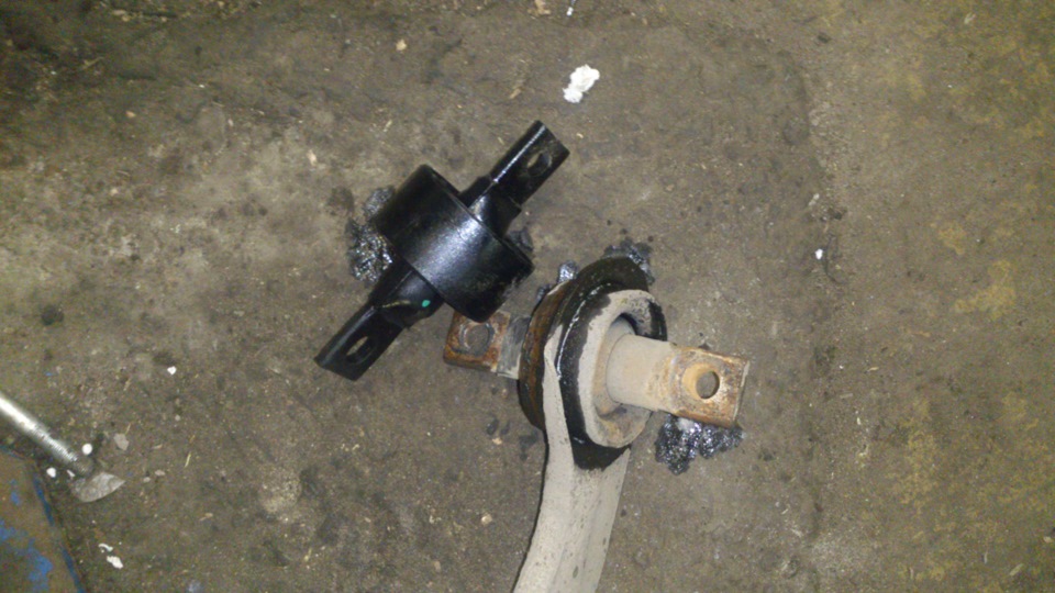 Сайлентблоки задних продольных рычагов — Acura MDX (1G), 3,5 л, 2003 ...