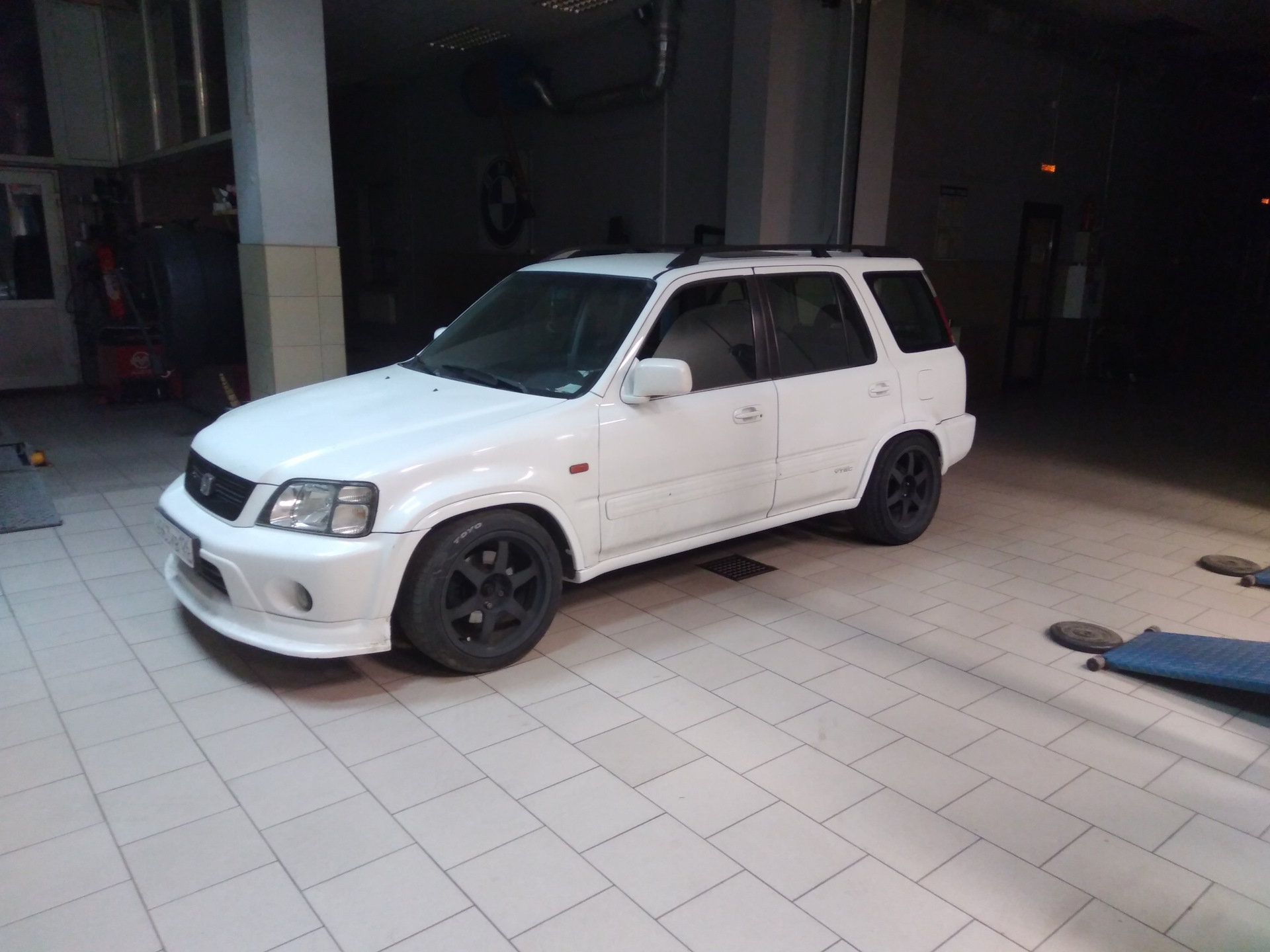 Реставрация фар, покраска порогов и фендеров. — Honda CR-V (RD1/RD2), 2 л, 1999 года | кузовной ...