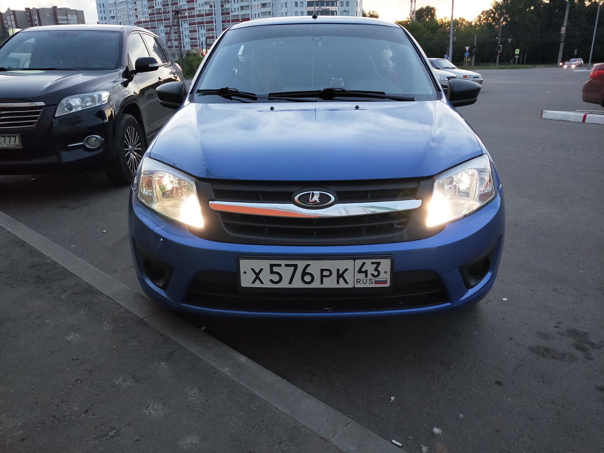 Белый ДХО — LADA Гранта, 1,6 л., 2016 года | электроника | DRIVE2