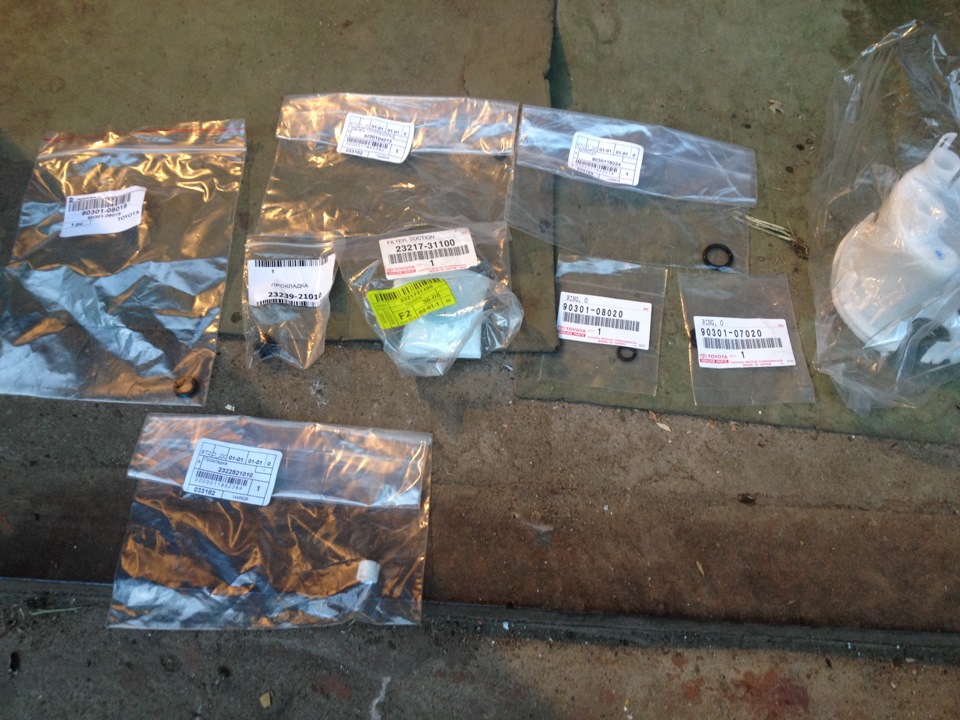 Замена топливных фильтров — Lexus IS II, 2,5 л, 2007 года | своими ...