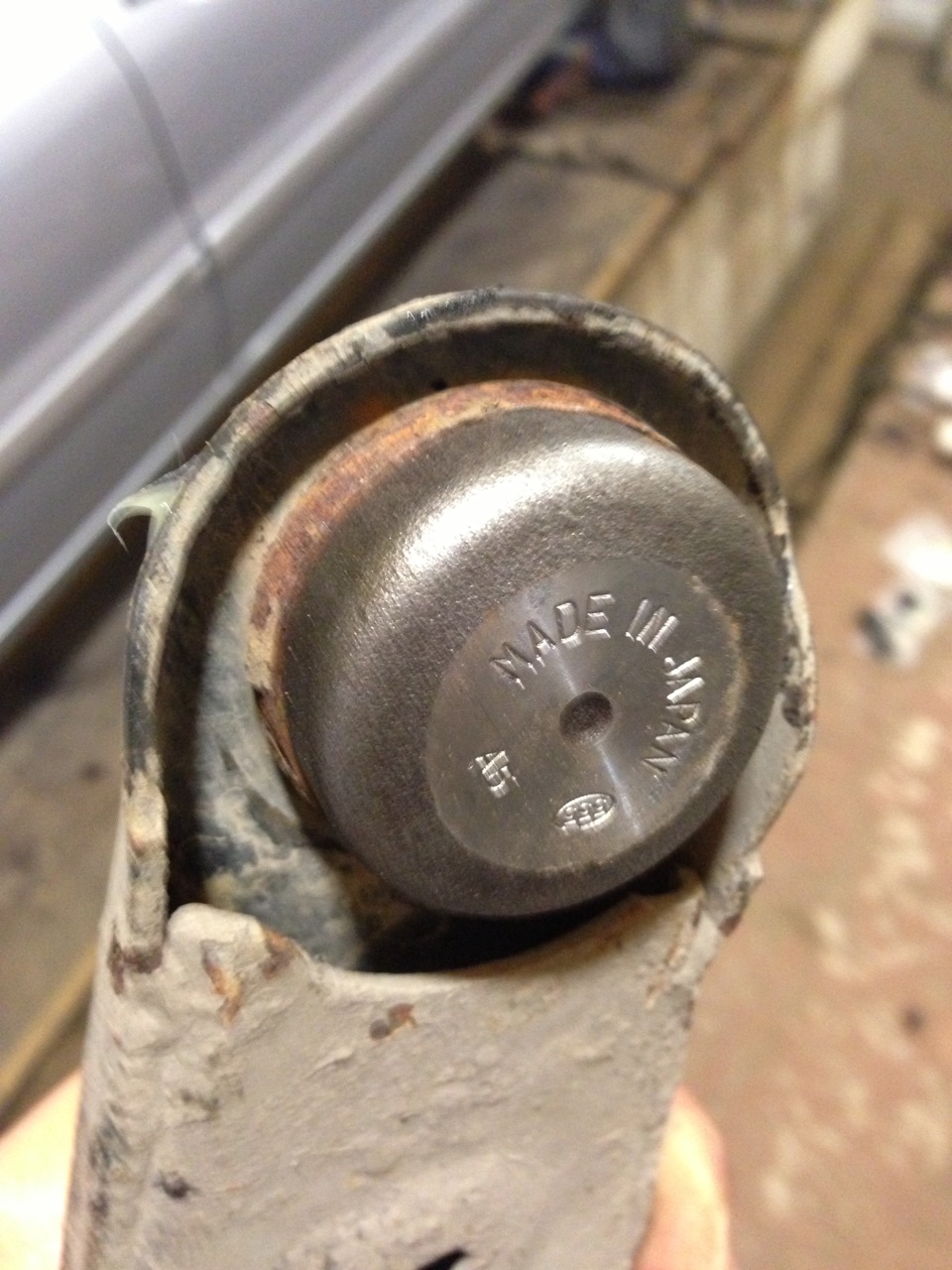 ТО по подвеске, замена шаровой на 555, задние амортизаторы, пыльники ...