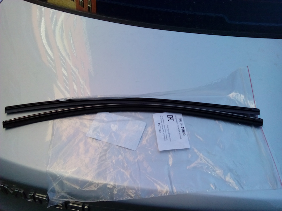 8521428090 Резинка щётки стеклоочистителя правого TOYOTA LEXUS ...