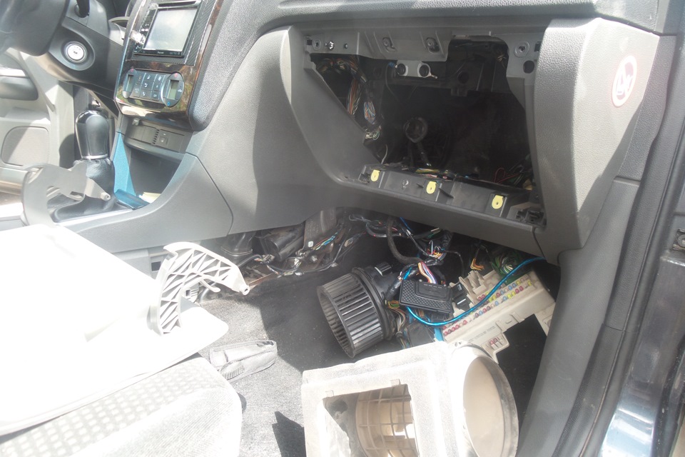 вентилятор печки — Ford Focus Sedan II, 1,8 л, 2007 года | своими ...