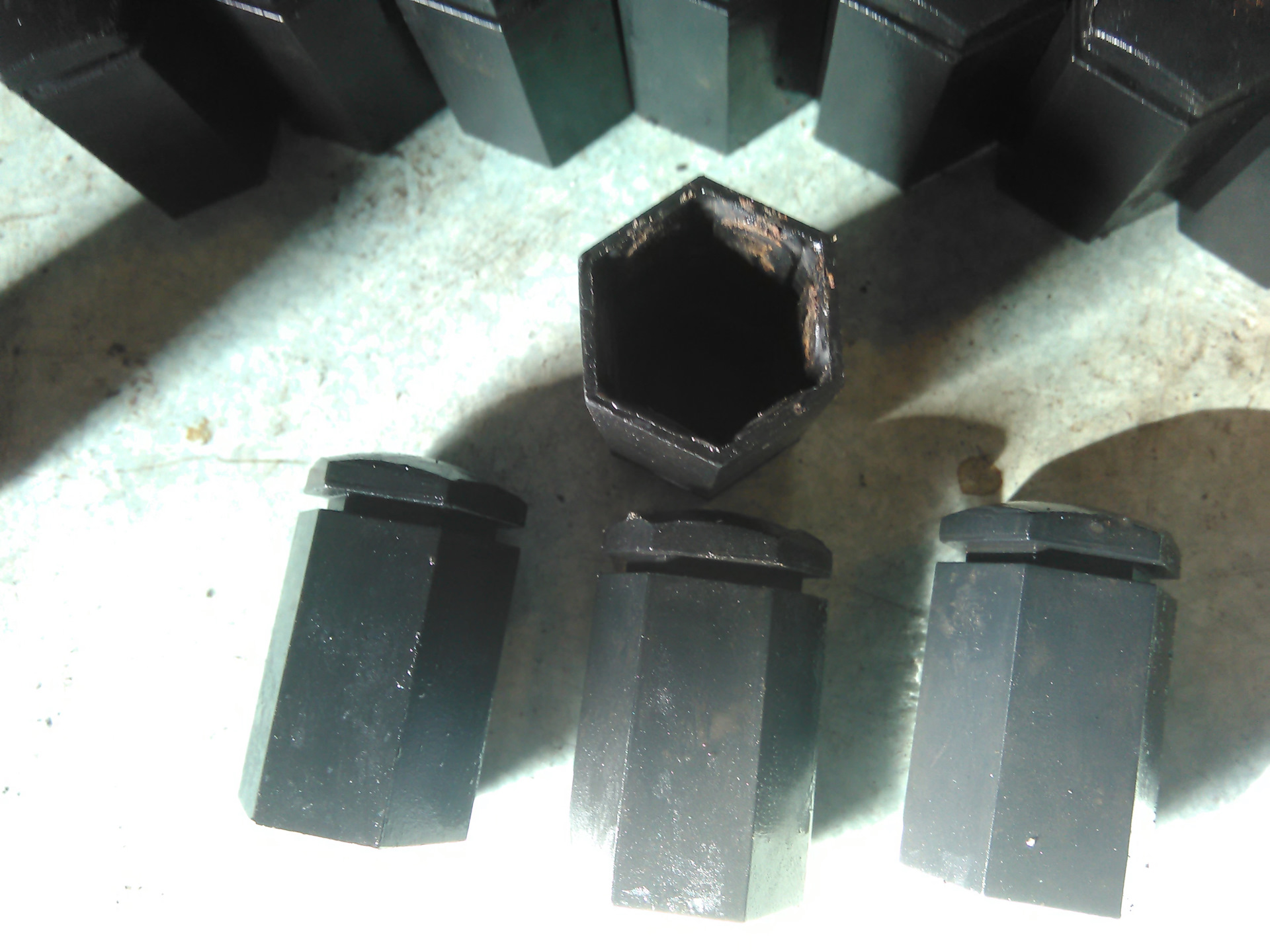 Колпачки на болты к литым дискам — Audi 100 (C3), 2,3 л, 1989 года ...