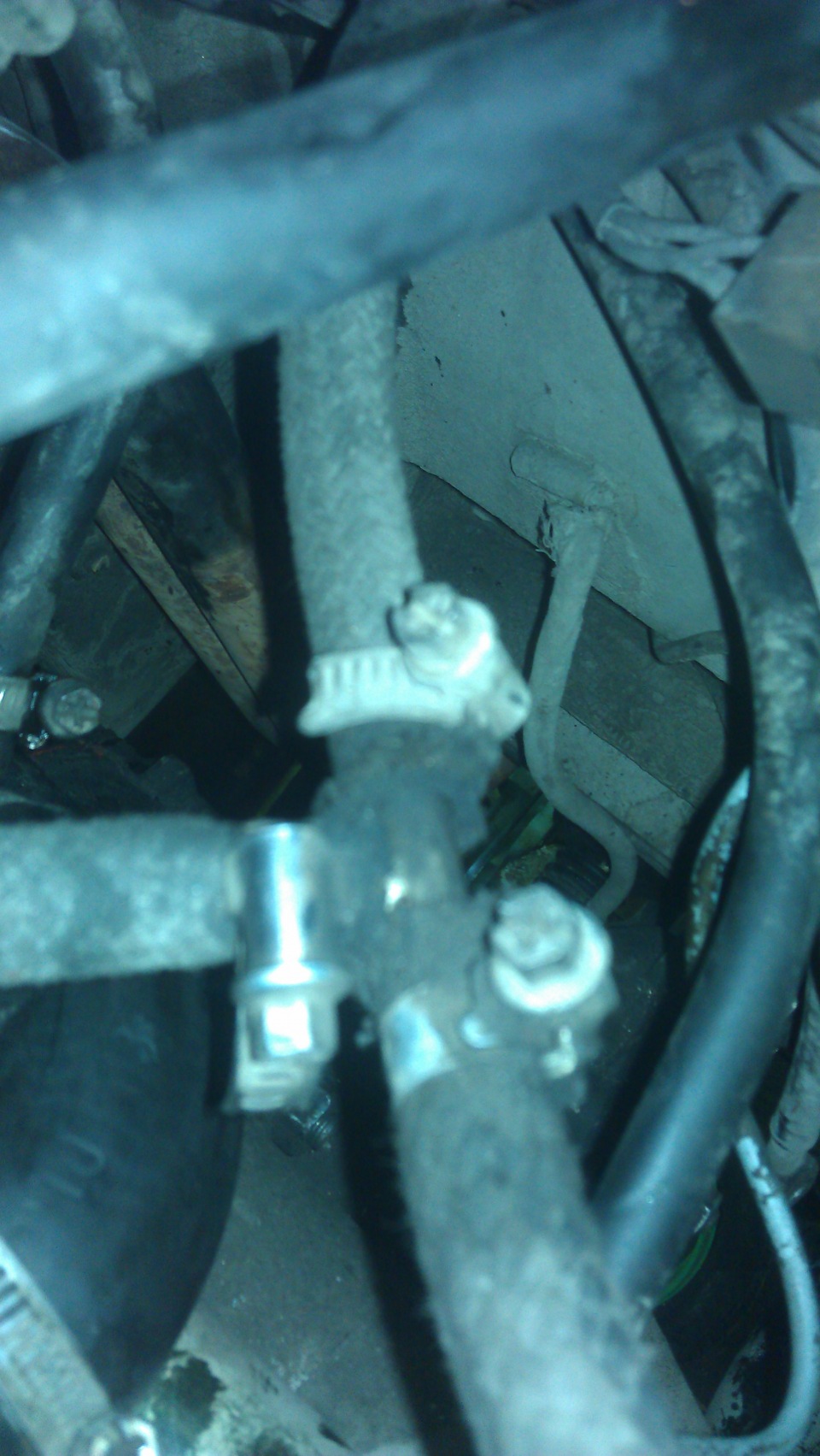 обратка топлива(пробничек) — СеАЗ Ока 11113, 0,7 л, 2003 года ...