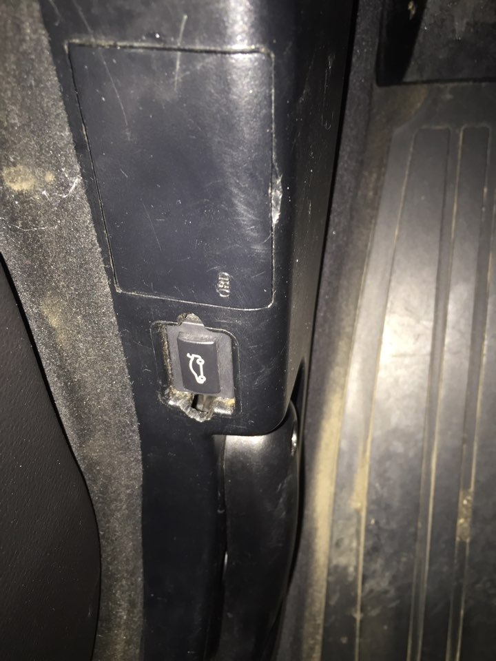 Кнопка отпирания багажника — BMW 5 series (E60), 3 л, 2004 года ...