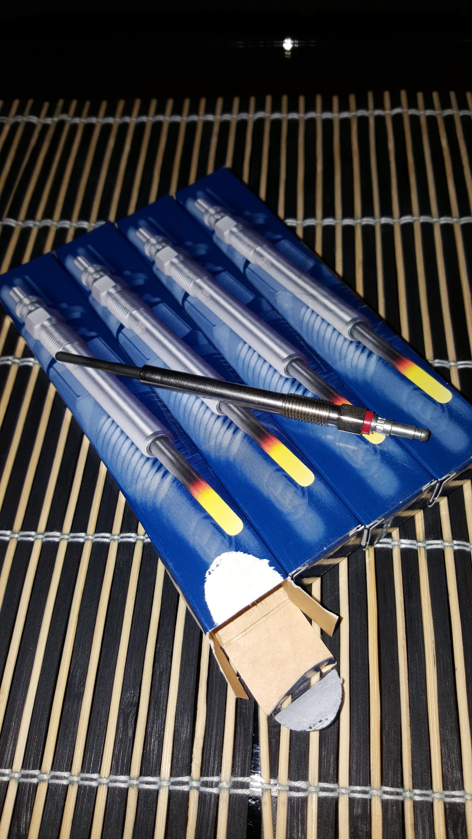 BOSH GLOW PLUGS — Volkswagen Passat B6, 2 л, 2007 года | запчасти | DRIVE2