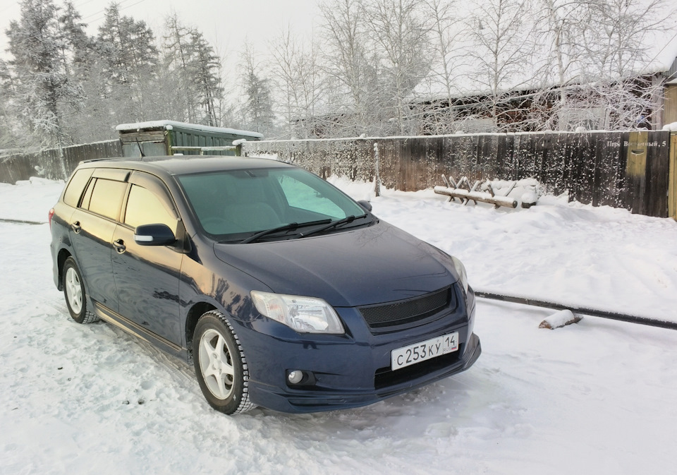 Новая решетка радиатора и распорки — Toyota Corolla Fielder (E140), 1,5 л, 2008 года | стайлинг ...