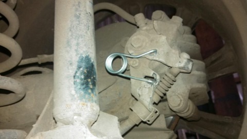 7H0615295A Пружина левая суппорта тормозного VAG | Запчасти на DRIVE2