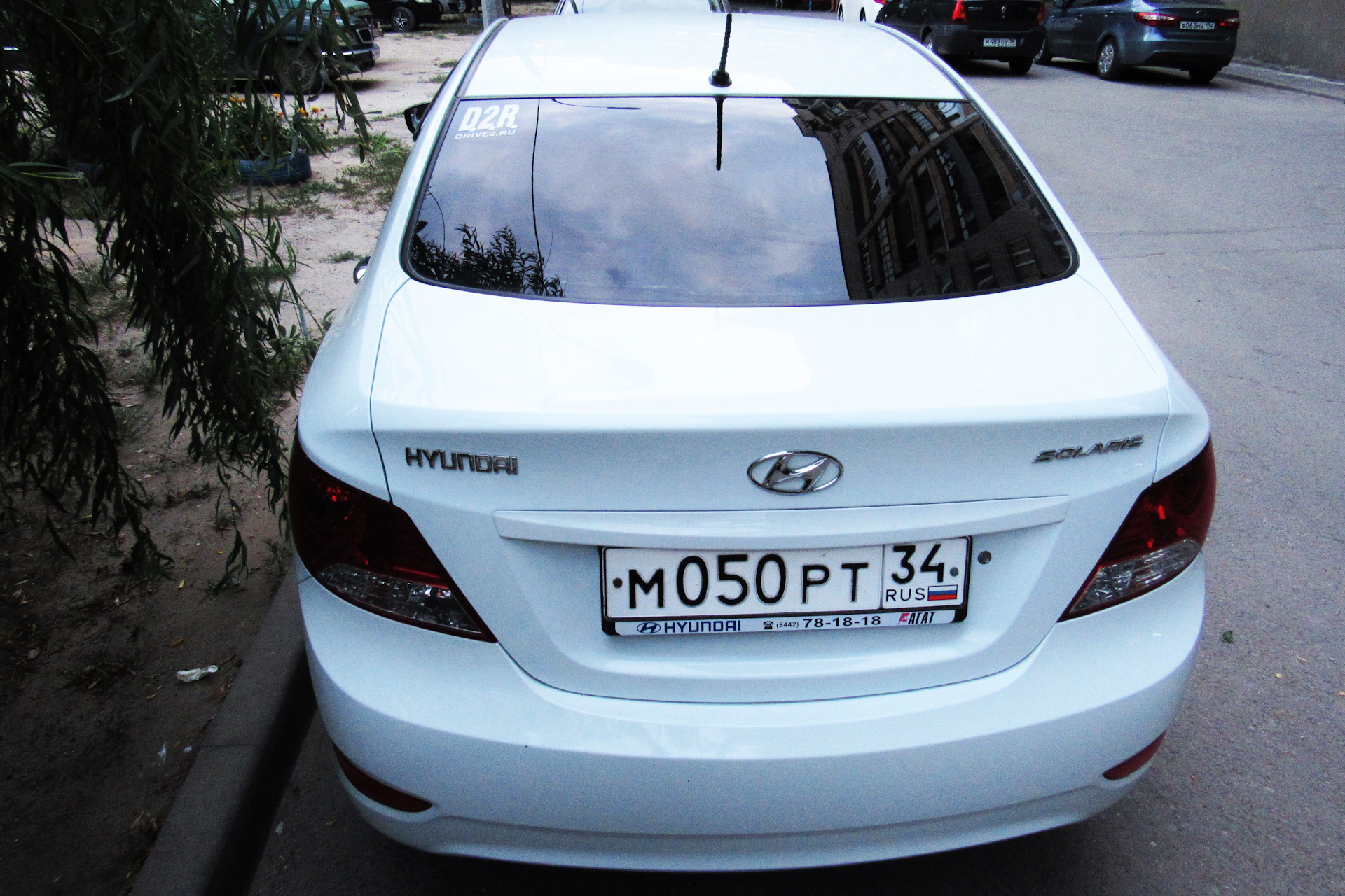 Фото Hyundai i30 и Hyundai Solaris с наклейками DRIVE2.RU. — Hyundai i30 (2G), 1,6 л, 2013 года ...