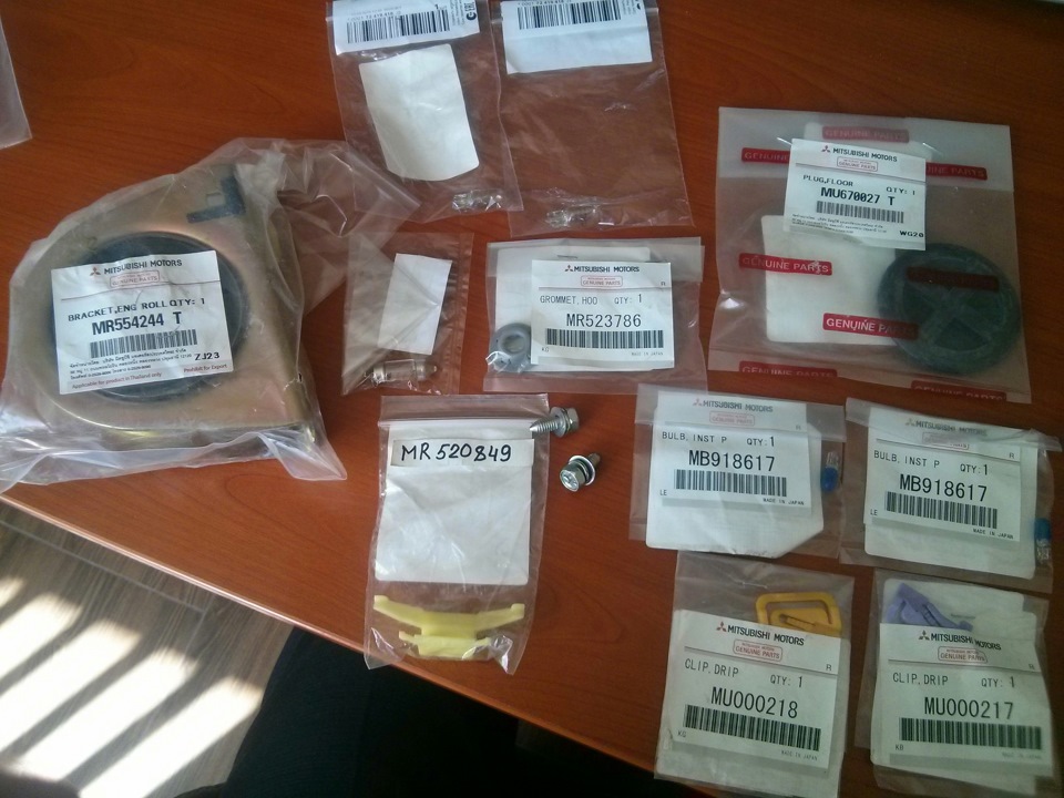 MR554244 Опора двигателя передняя OEM Mitsubishi | Запчасти на DRIVE2