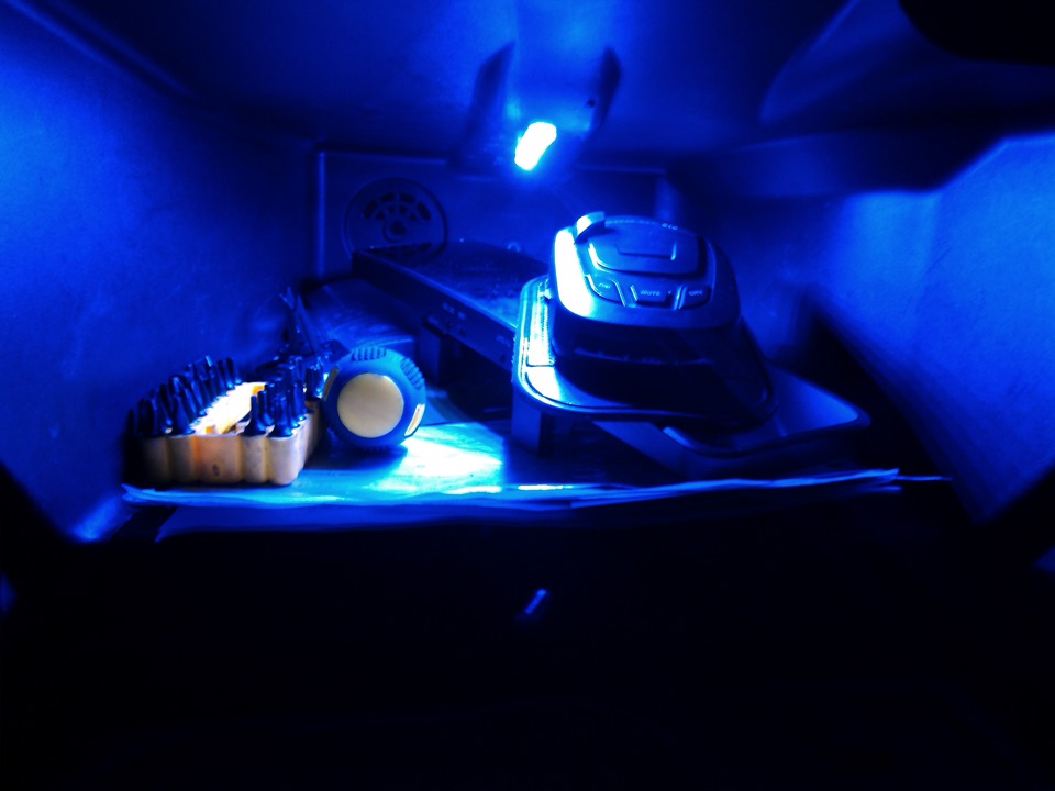 Подсветка бардачка — Ford Focus Hatchback II, 1,8 л, 2008 года ...