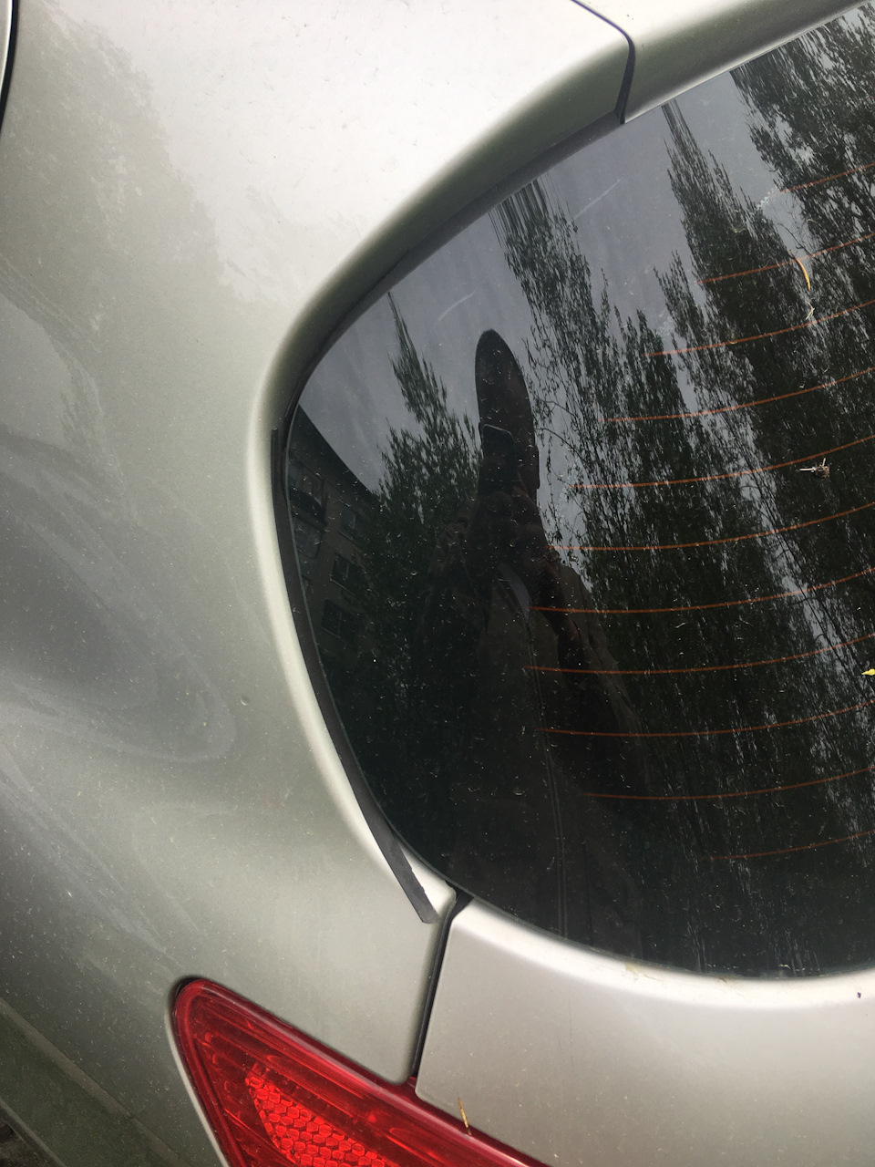 Уплотнитель заднего стекла — Peugeot 308 (1G), 1,6 л, 2009 года ...