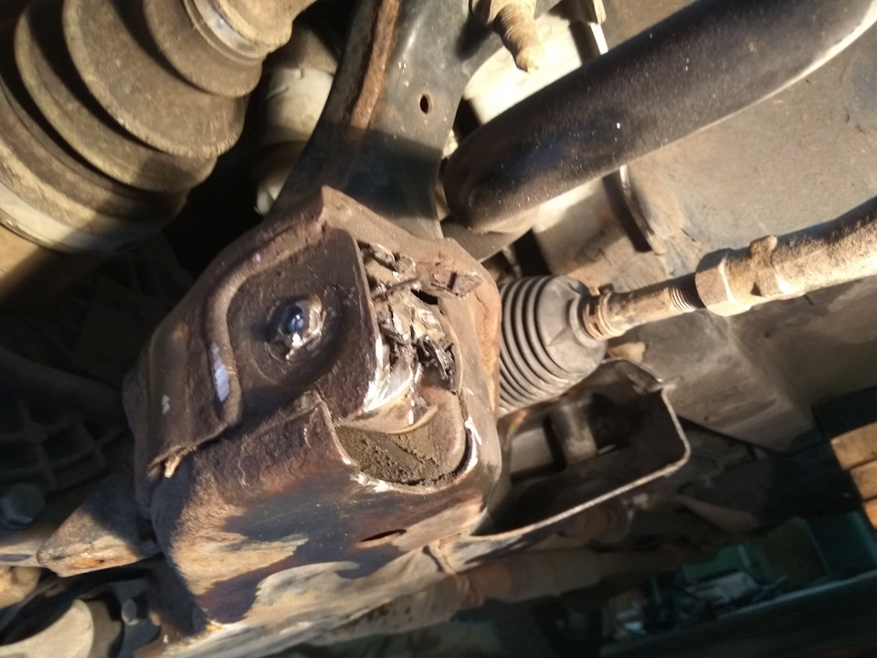 Замена переднего рычага — KIA Sportage (3G), 2 л, 2011 года | своими ...