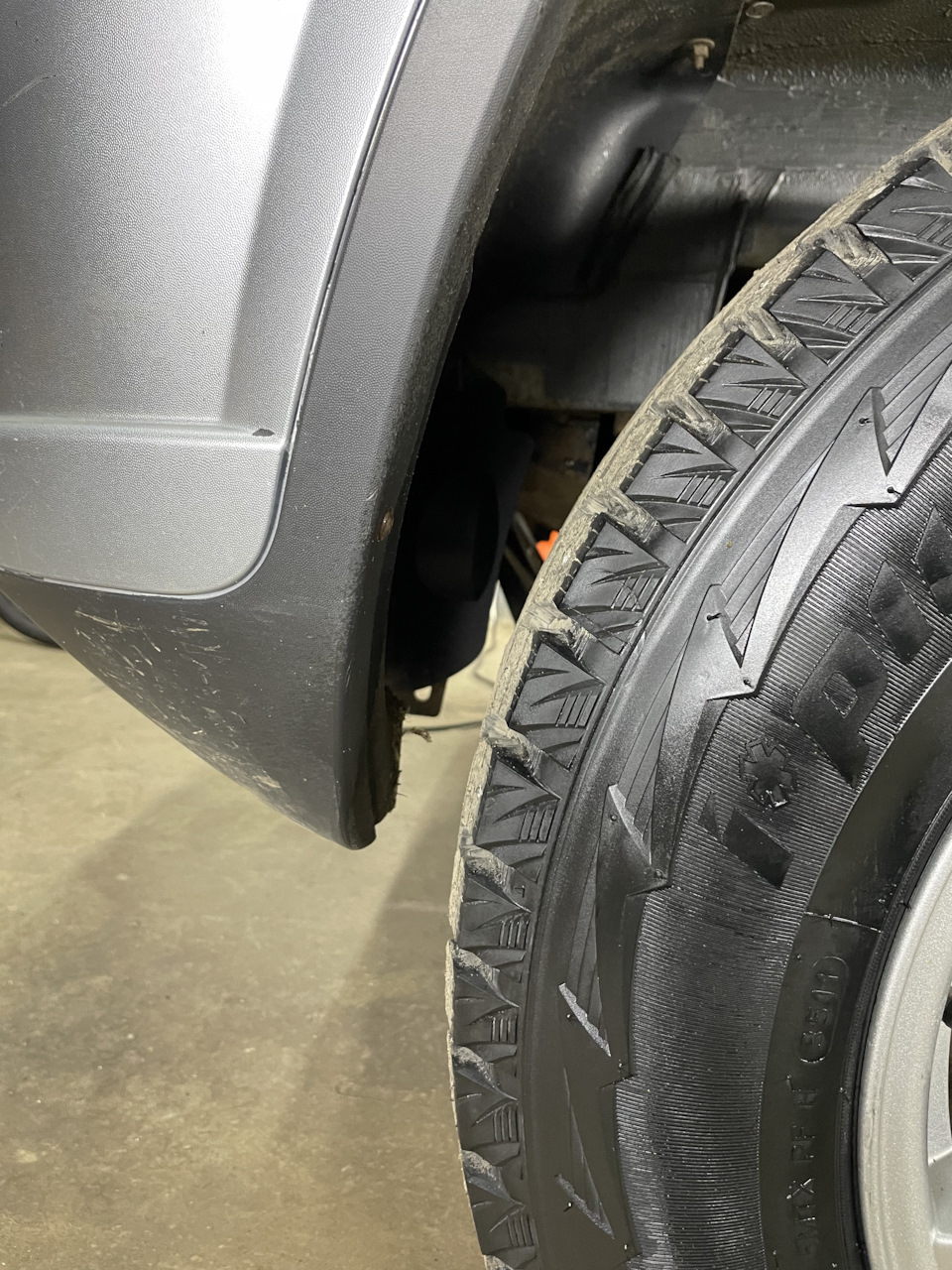 Резина на зиму 215.70.16 — Chevrolet Niva GLX, 1,7 л, 2011 года | шины ...