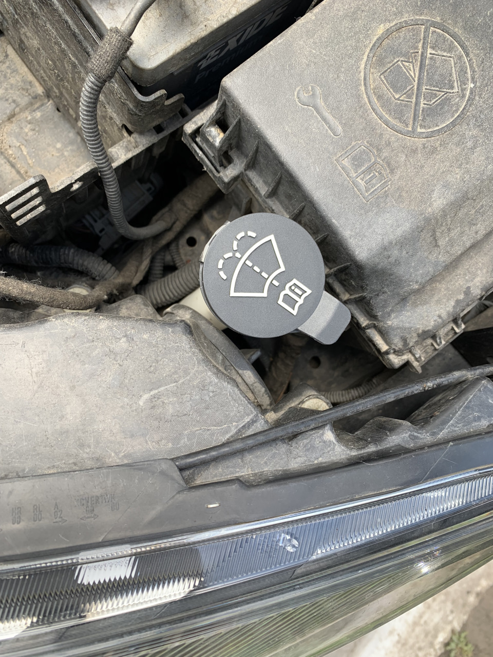 Крышка бачка омывателя — Opel Astra J, 1,6 л, 2011 года | аксессуары ...