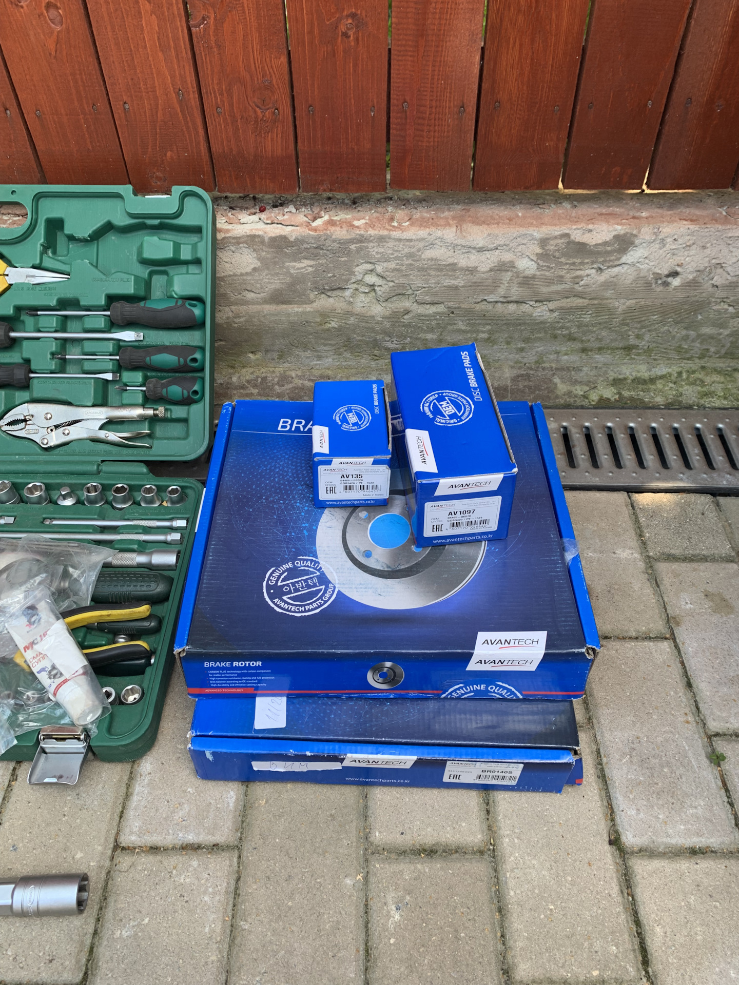 Передние диски и колодки в круг Avantech — Toyota Camry (XV50), 2 л ...