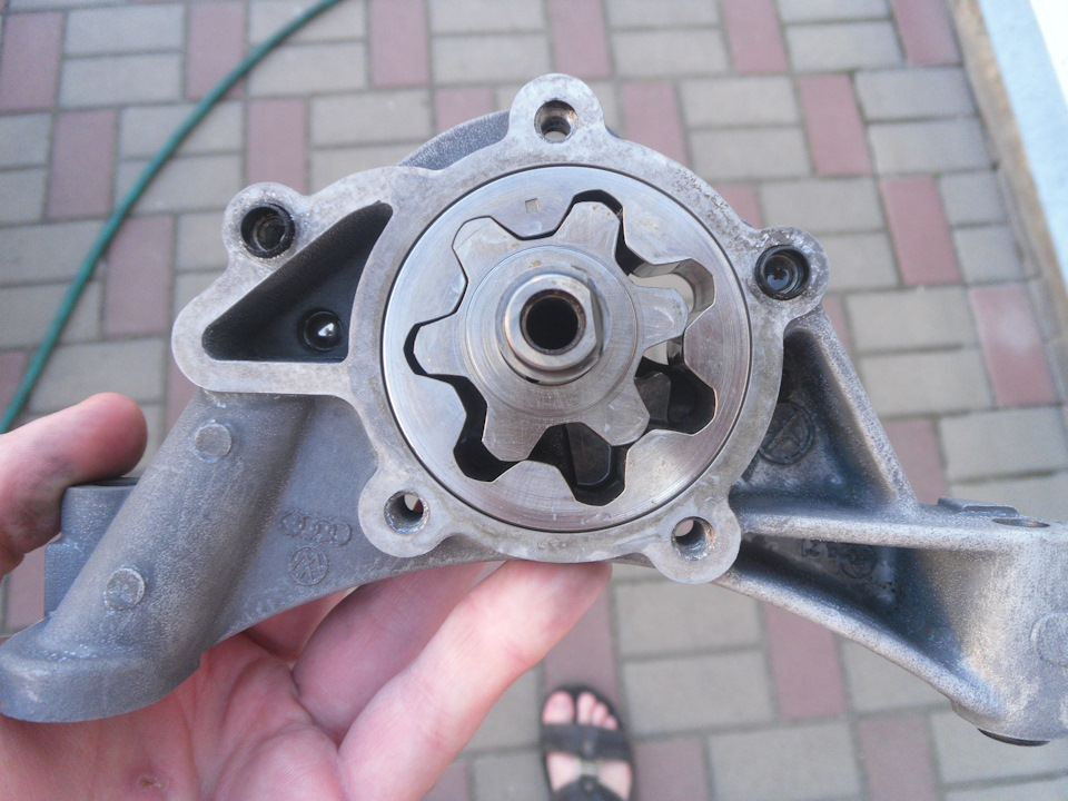 Ремонт двигателя: масляный насос. — Volkswagen Passat B5, 1,8 л, 2003 ...