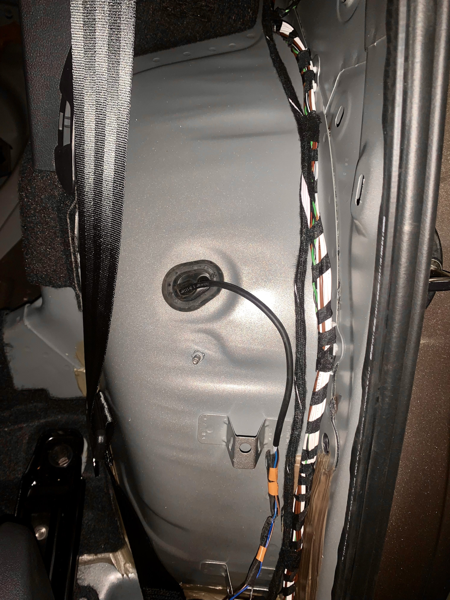 IQ.Light шаг 1. Датчик положения кузова G76 — Volkswagen Tiguan (2G), 1 ...