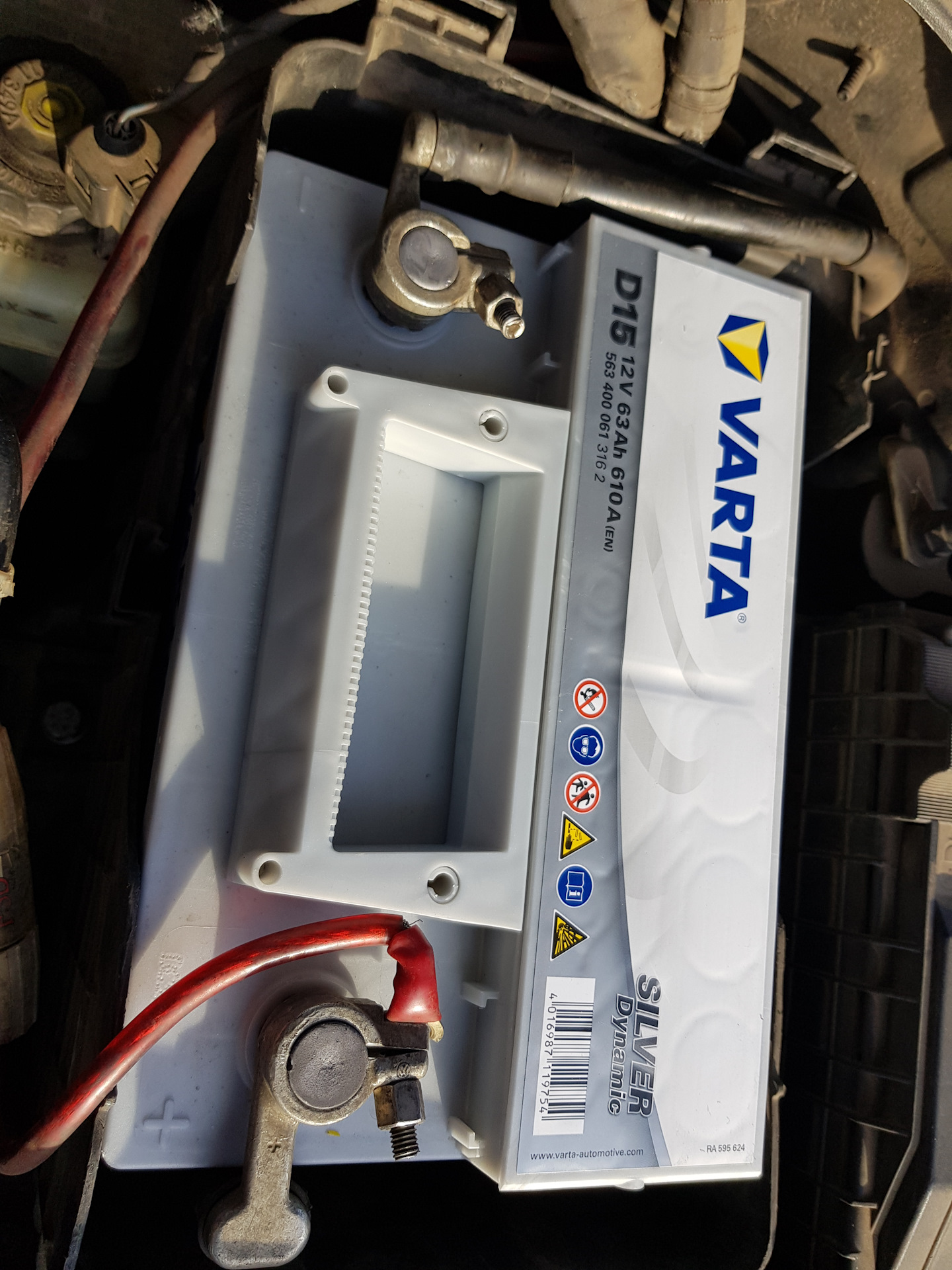 VARTA D15 — Volkswagen Passat B6, 2 л, 2006 года | расходники | DRIVE2