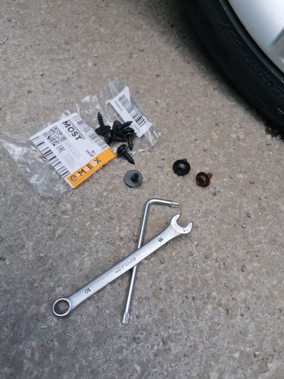 Винты крепления брызговиков от LC200 🔩 — Toyota Corolla (140/150), 1,6 ...