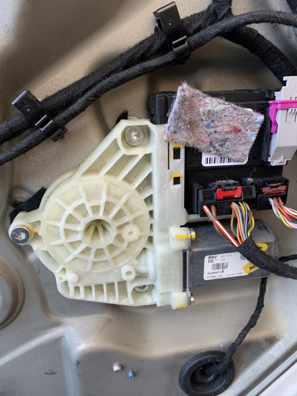 5K0959702E Моторчик стеклоподъёмника VAG | Запчасти на DRIVE2