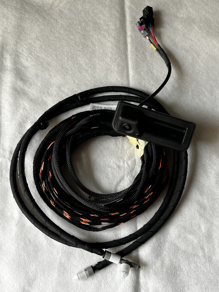 566827566A Кнопка открывания багажника с камерой VAG | Запчасти на DRIVE2