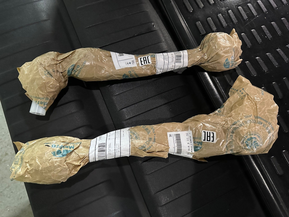 39. Обслуживание BMW X5 G05: оригинальные рычаги, колодки, сход-развал ...