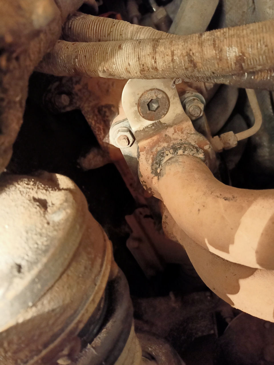 Замена площадки с гофрами — Volkswagen Passat B3, 1,8 л, 1990 года ...