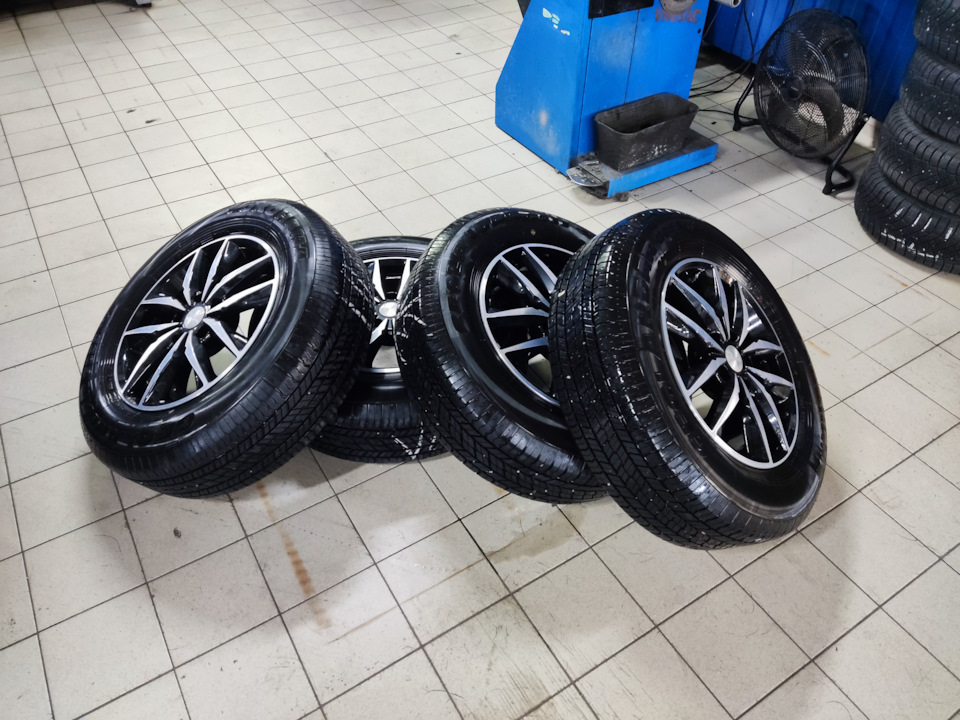 Шины летние Yokohama 215/70 R16, литые диски SKAD 6,5Jx16 ET38 5x114,3 ...