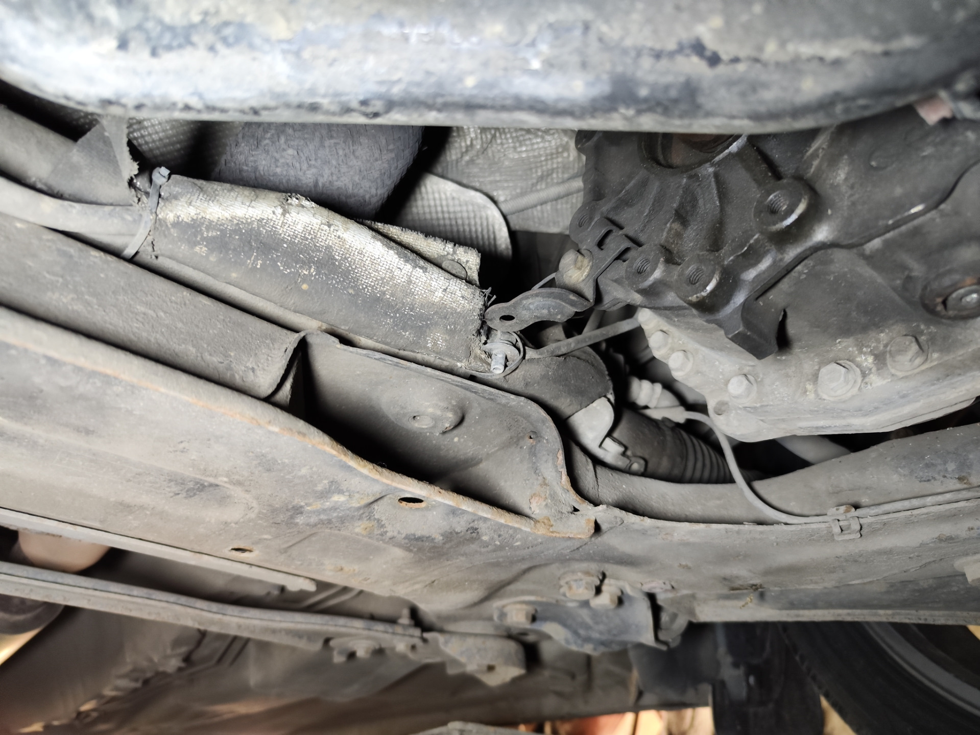 Дополнительная опора АКПП — Volvo S80 (2G), 2,5 л, 2007 года | своими ...