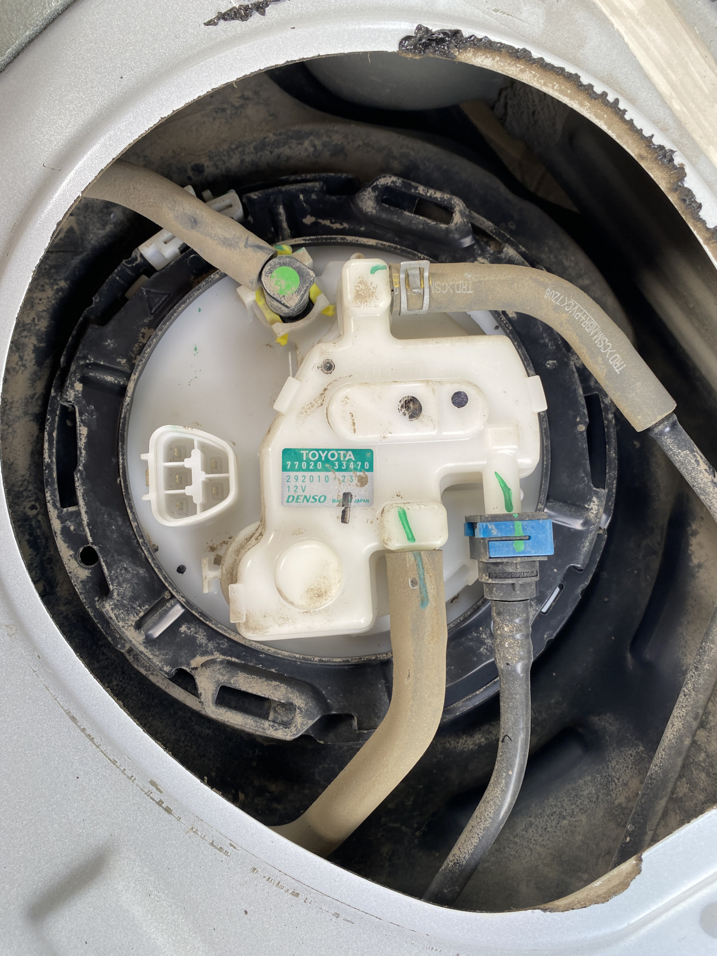 Замена топливного фильтра — Toyota Camry (XV70), 2,5 л, 2018 года ...