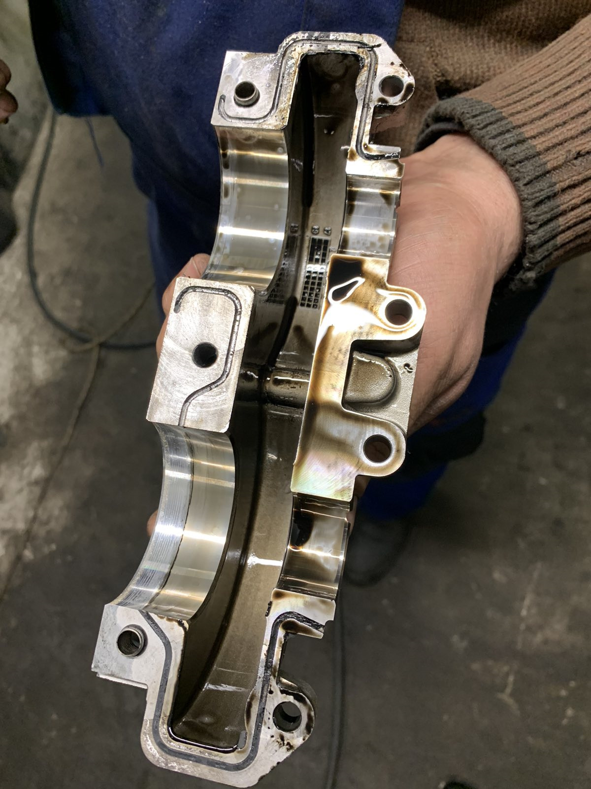 Замена клапанной крышки с прокладкой — Volvo V90 (2G), 2 л, 2018 года ...