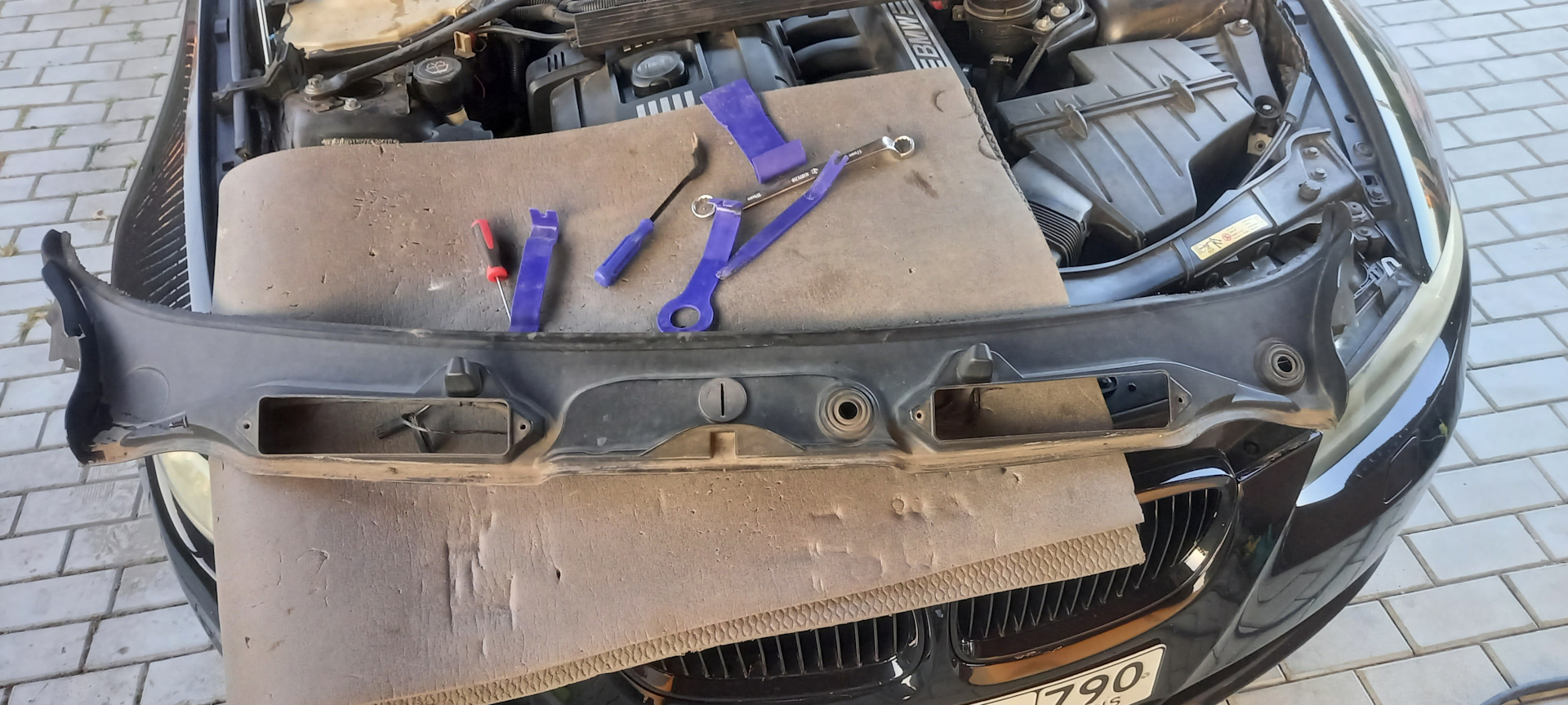 Жабо и корпус салонного фильтра — BMW 3 series Coupe (E92), 3 л, 2006 ...