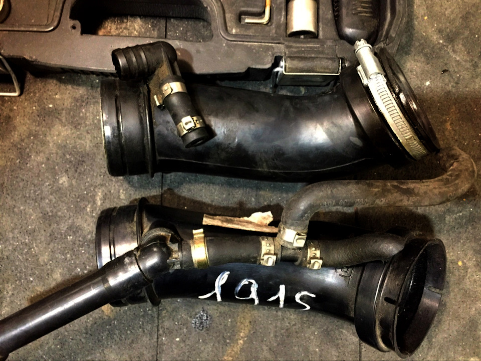 06B133354 Фланец воздуховода VAG | Запчасти на DRIVE2